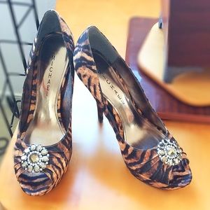 Michael | Shoes | Vintage Tiger Print Peep Toe Platform Pumps | Poshmark